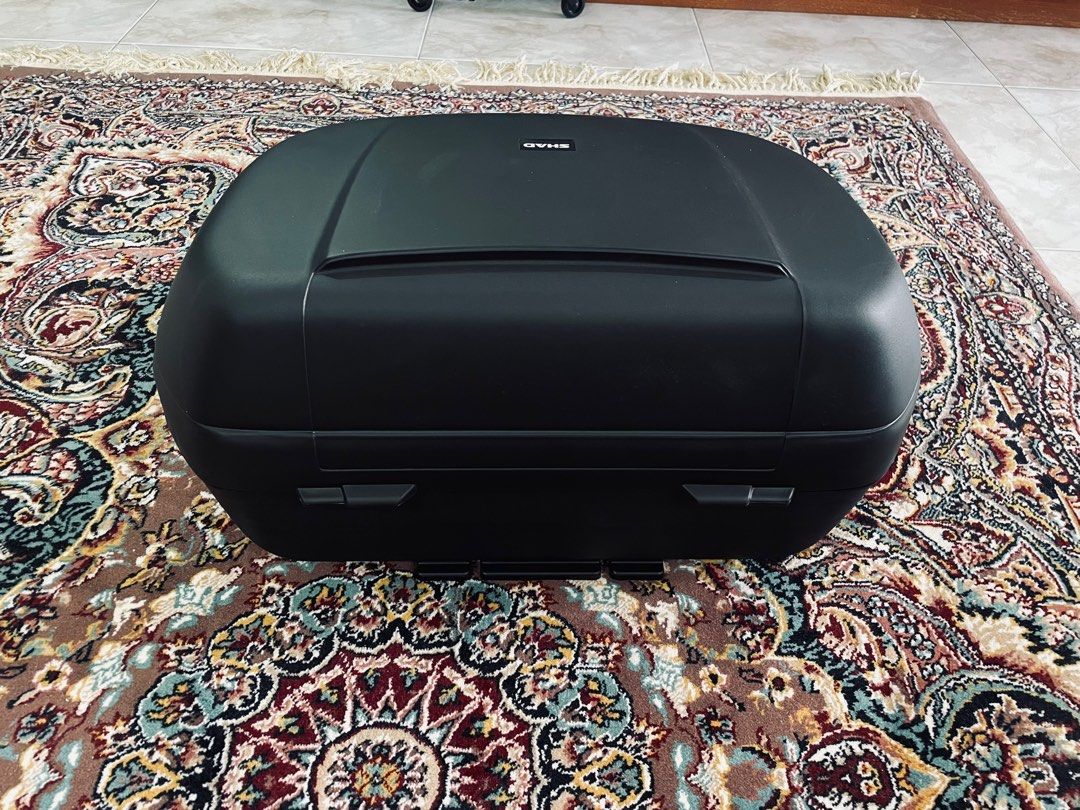 SHAD SH42 top box + Yamaha XMAX 300 rack, Motorcycles, Motorcycle ...