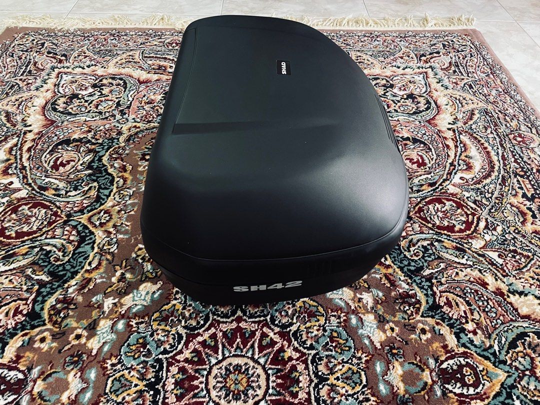 SHAD SH42 top box + Yamaha XMAX 300 rack, Motorcycles, Motorcycle ...