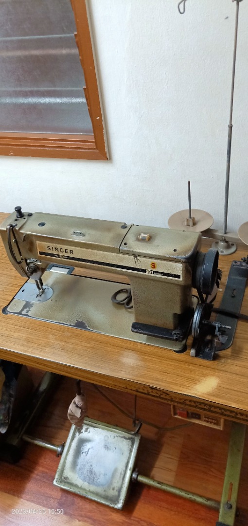 Singer Sewing Machine, Hobbies & Toys, Collectibles & Memorabilia ...
