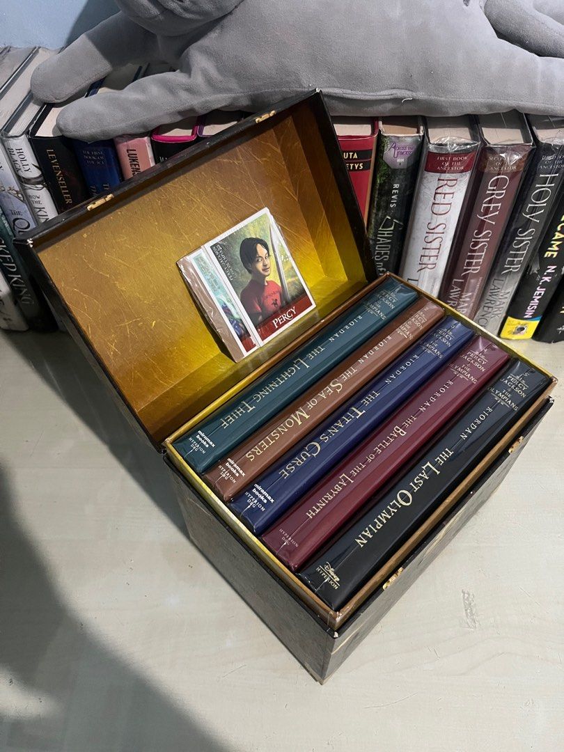 Super Rare Hardcover Trunk Boxed Set: Percy Jackson and the Olympians ...