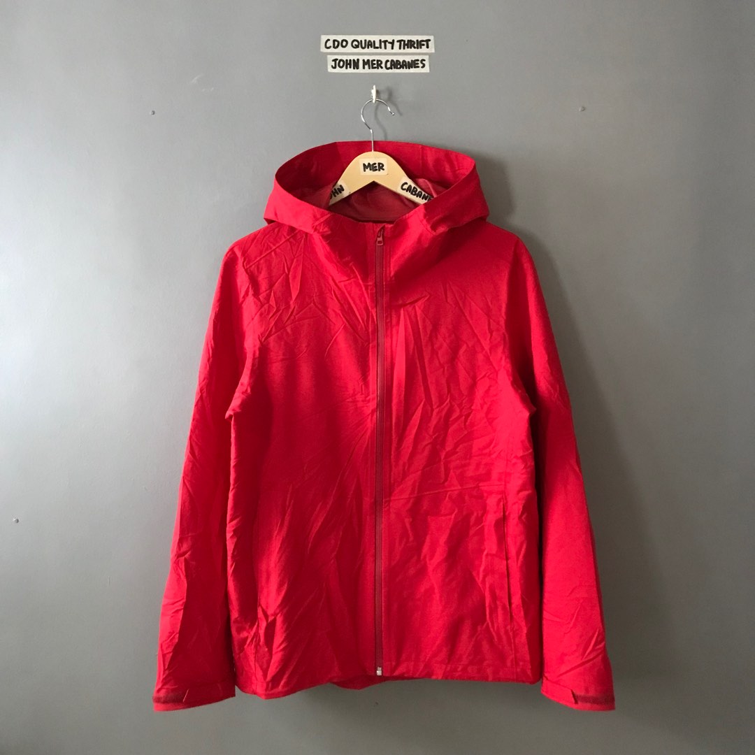 UNIQLO BLOCKTECH PARKA on Carousell