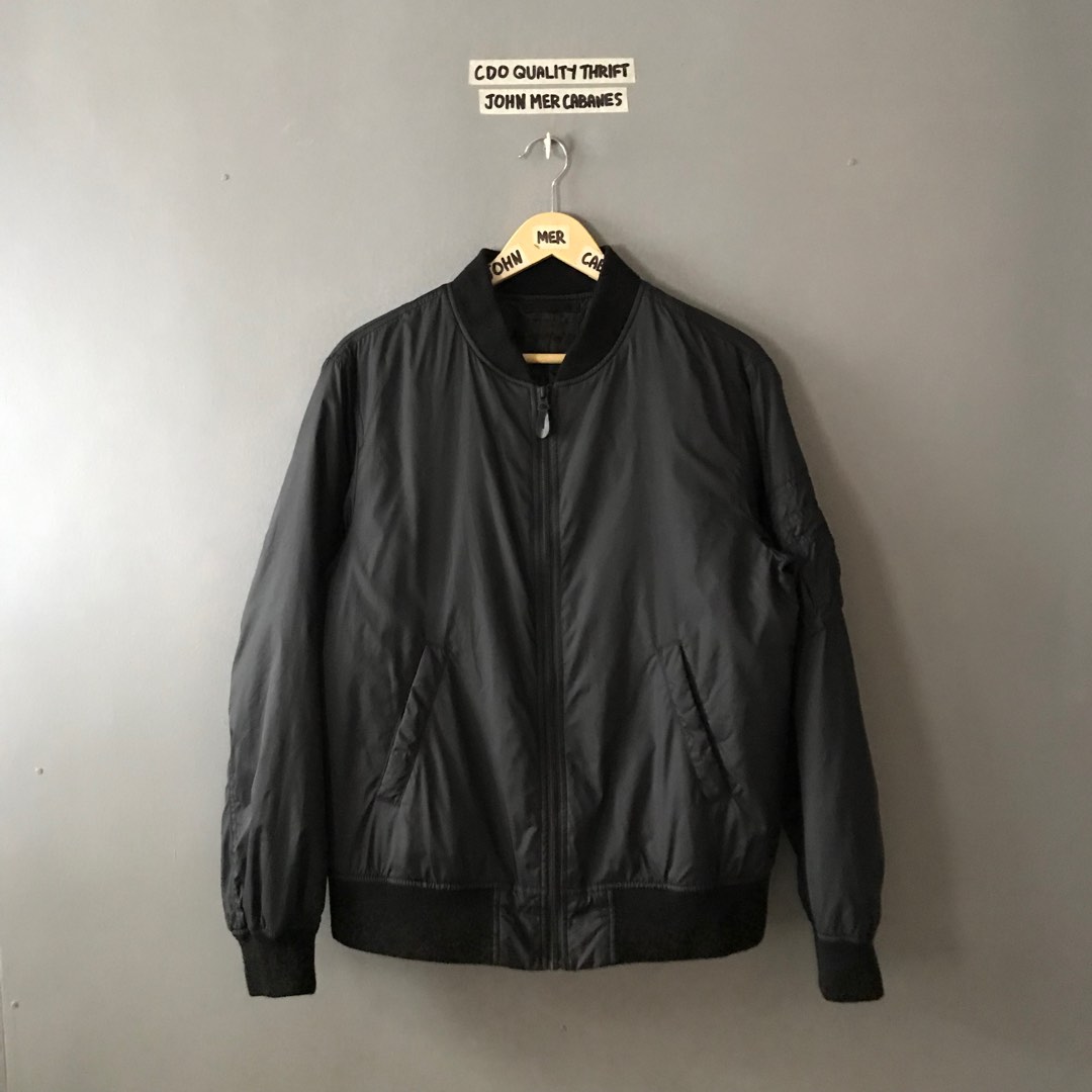 UNIQLO MA-1 BOMBER JACKET on Carousell