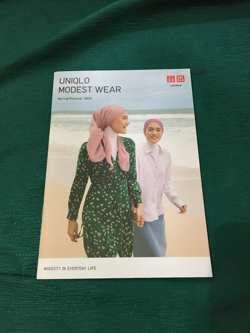 Uniqlo Modest Wear Catalogue, Buku & Alat Tulis, Majalah & Lainnya di ...