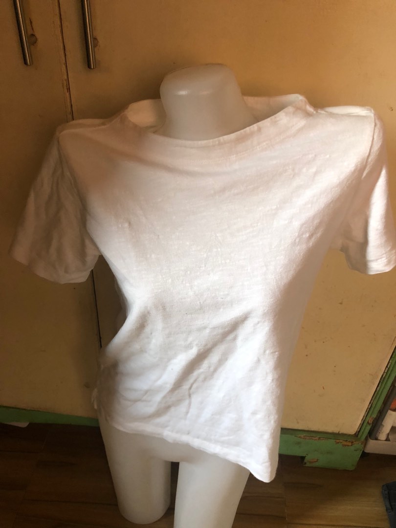 Uniqlo plain white shirt, Women's Fashion, Tops, Blouses on Carousell