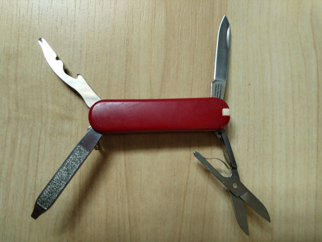 Victorinox rambler, Sports Equipment, Hiking & Camping on Carousell