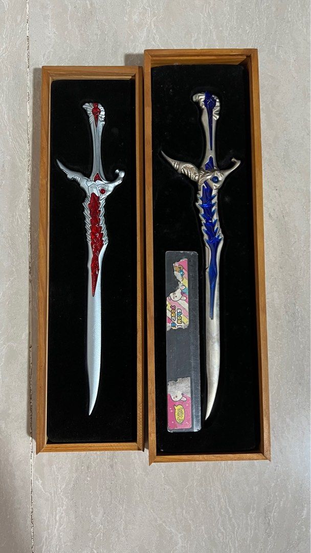 Vintage collectible swords set, Hobbies & Toys, Memorabilia ...