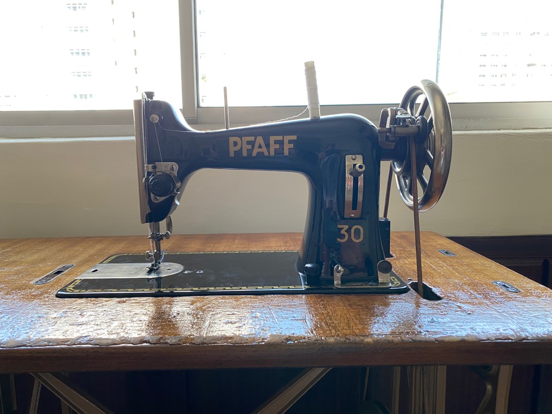 Vintage Sewing machine PFAFF 30 1959/60, Furniture & Home Living ...