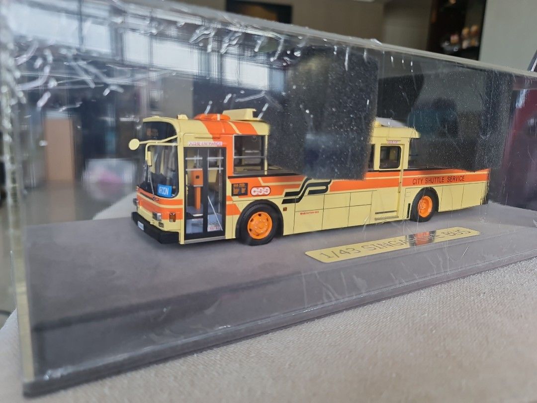 Singapore Bus (City Shuttle Service) No 8, 1/43 scale (BONUS! With ...