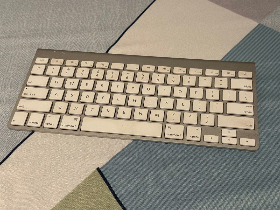 Apple Magic Trackpad Keyboard Gen 1, Computers & Tech, Parts ...