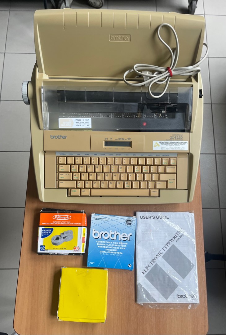 Brother Electric Typewriter with Accessories, Computers & Tech ...