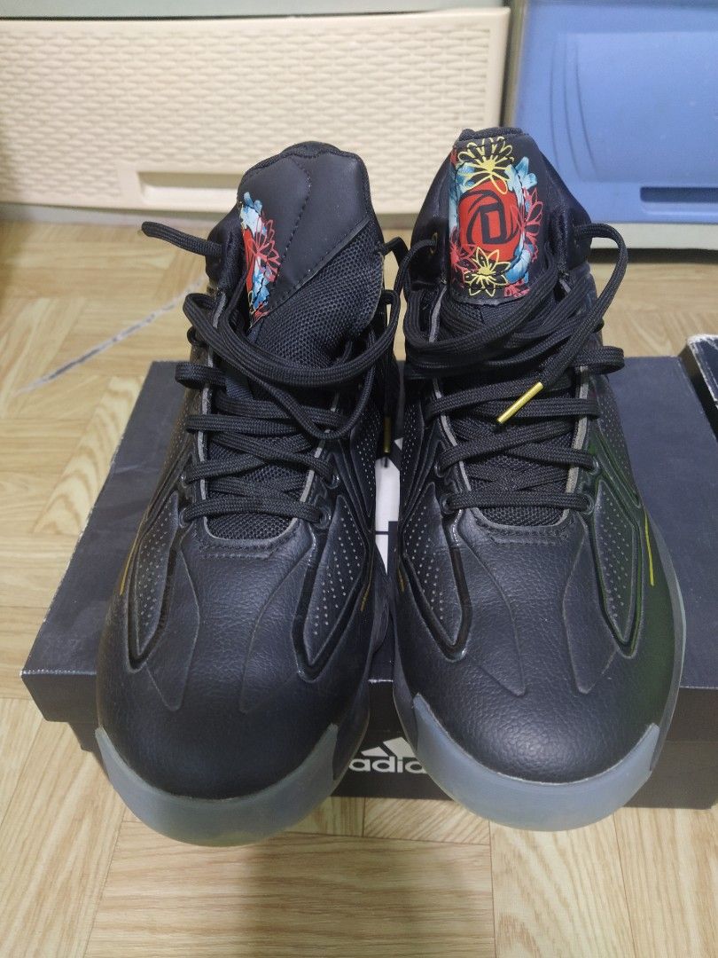 derrick rose shoes, Men's Fashion, Footwear, Sneakers on Carousell