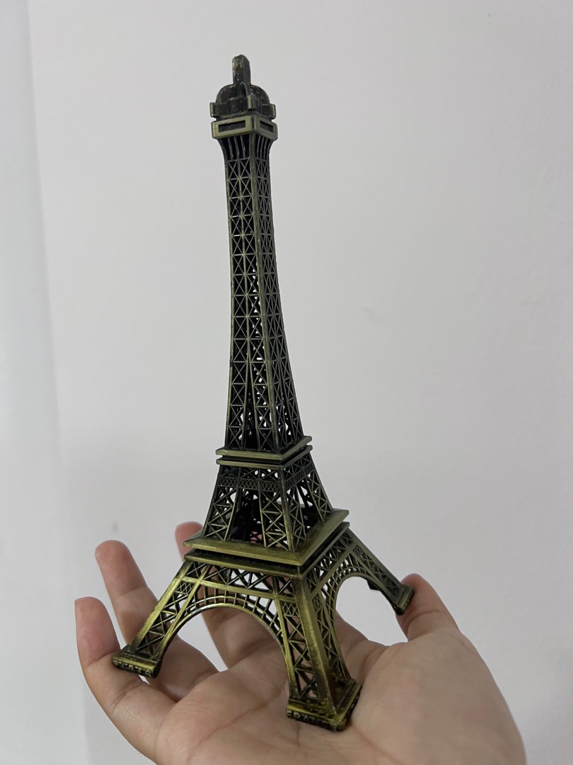 Eiffel Tower Metal Display, Hobbies & Toys, Memorabilia & Collectibles ...