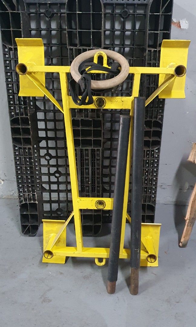 Free yellow sledge with three sledge., Sports Equipment, Exercise ...