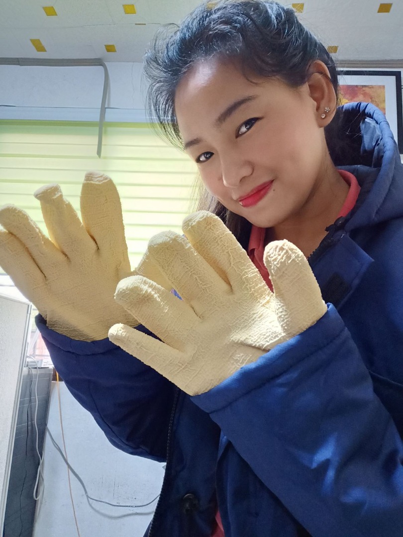 FREEZER GLOVES, Men's Fashion, Watches & Accessories, Gloves on Carousell