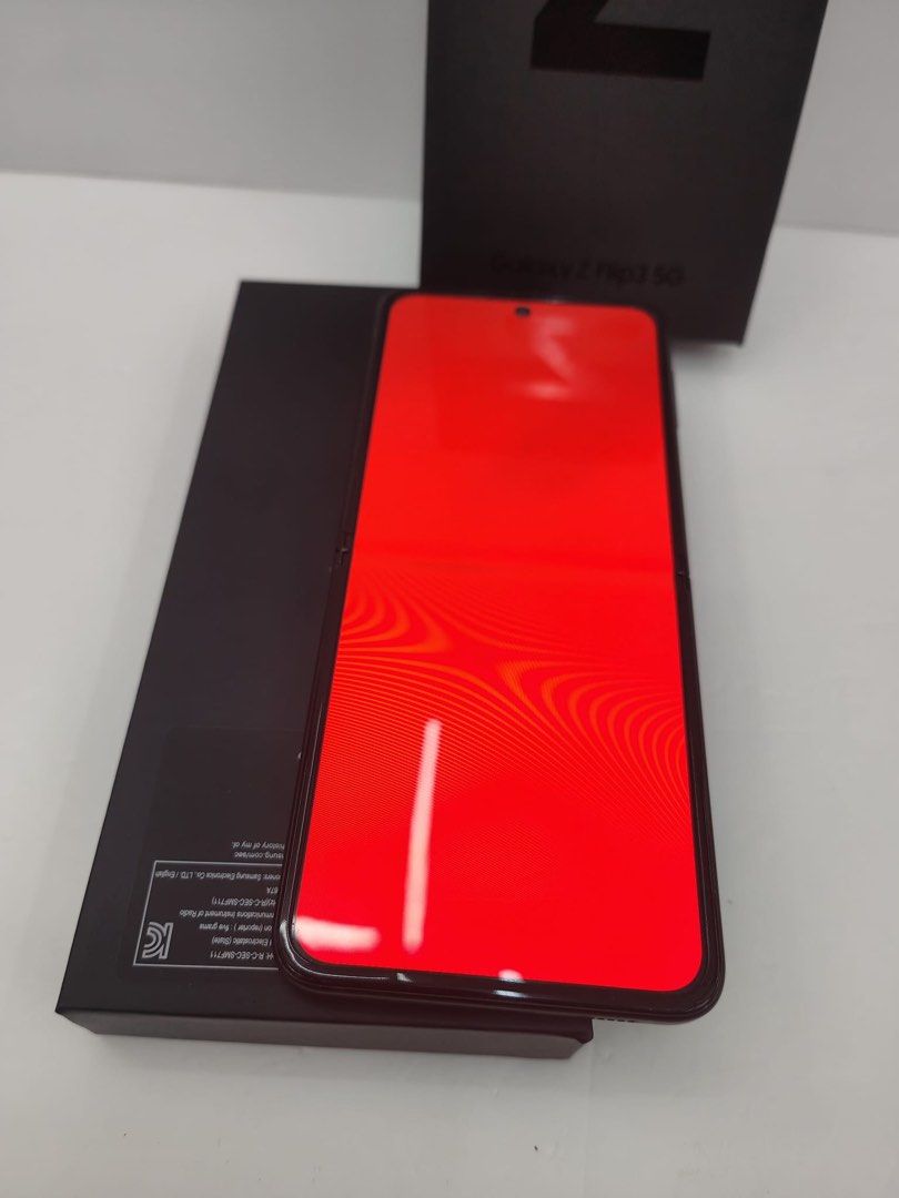 Galaxy Z flip 3 256GB, Mobile Phones & Gadgets, Mobile Phones, Android Phones, Samsung on Carousell