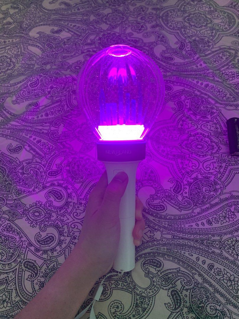 (G)-IDLE Lightstick Ver 1, Hobbies & Toys, Memorabilia & Collectibles ...