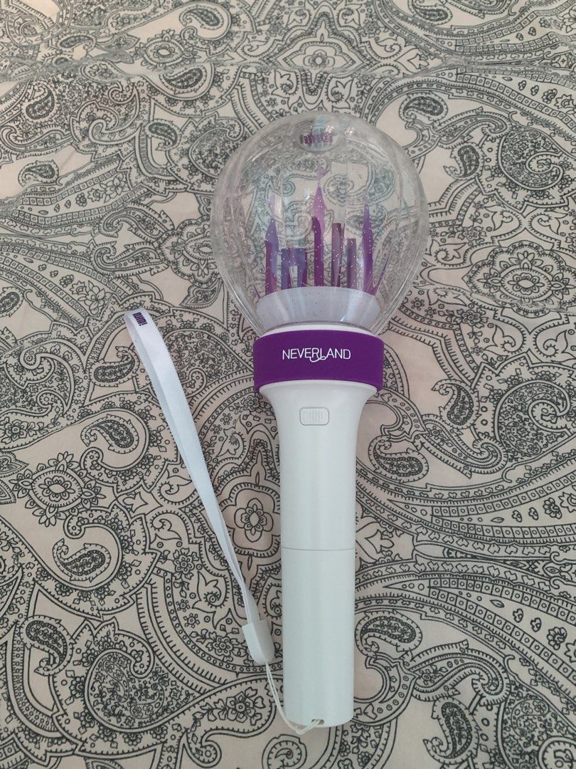 (G)-IDLE Lightstick Ver 1, Hobbies & Toys, Memorabilia & Collectibles ...
