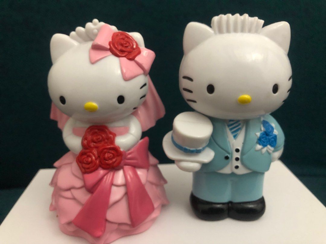 Hello kitty couple figure, Hobbies & Toys, Toys & Games on Carousell