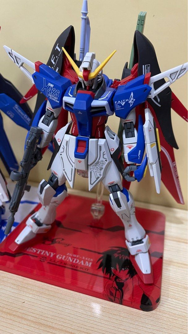 HG 突擊自由高達+ HG 無限正義高達 + HG命運高達, 興趣及遊戲, 玩具 & 遊戲類 - Carousell