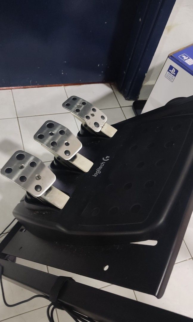 Logitech G29 with Handbrake and Rig, Video Gaming, Gaming Accessories ...