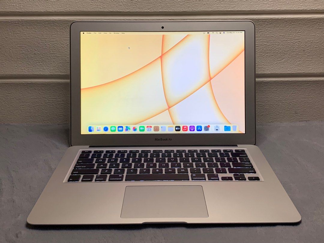 MacBook Air 2017 8/128 13-inch on Carousell