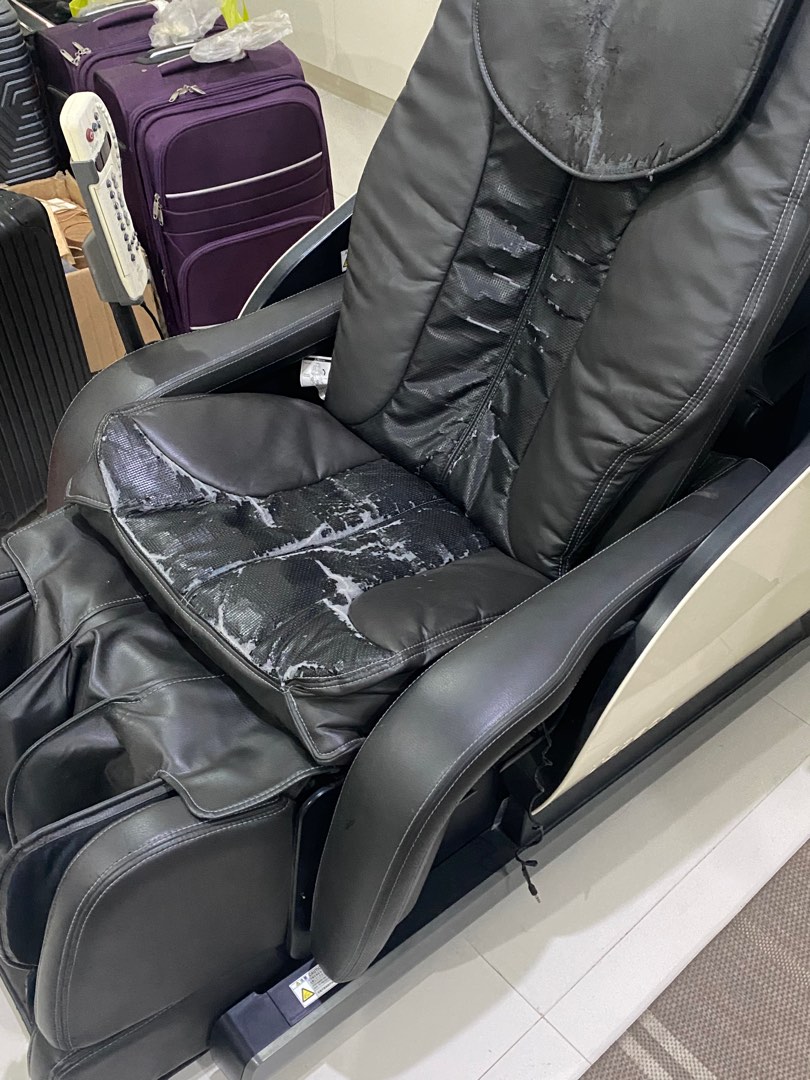 Osim uspace massage chair on Carousell