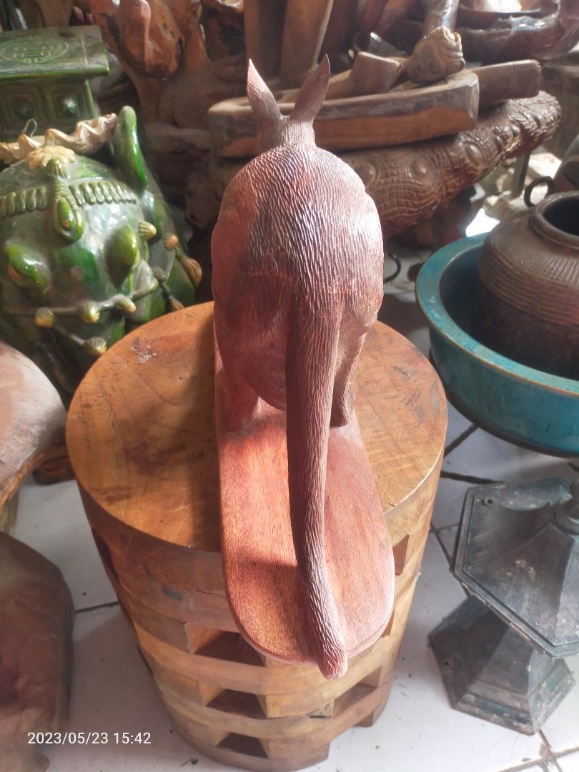 Patung kayu kangguru, Antik, Pajangan di Carousell
