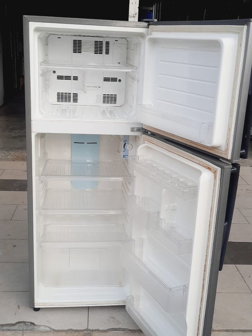 Peti sejuk jenama Sharp 2pintu, TV & Home Appliances, Kitchen ...