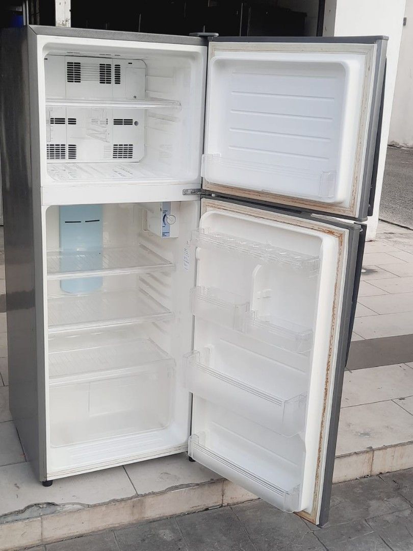 Peti sejuk jenama Sharp 2pintu, TV & Home Appliances, Kitchen ...