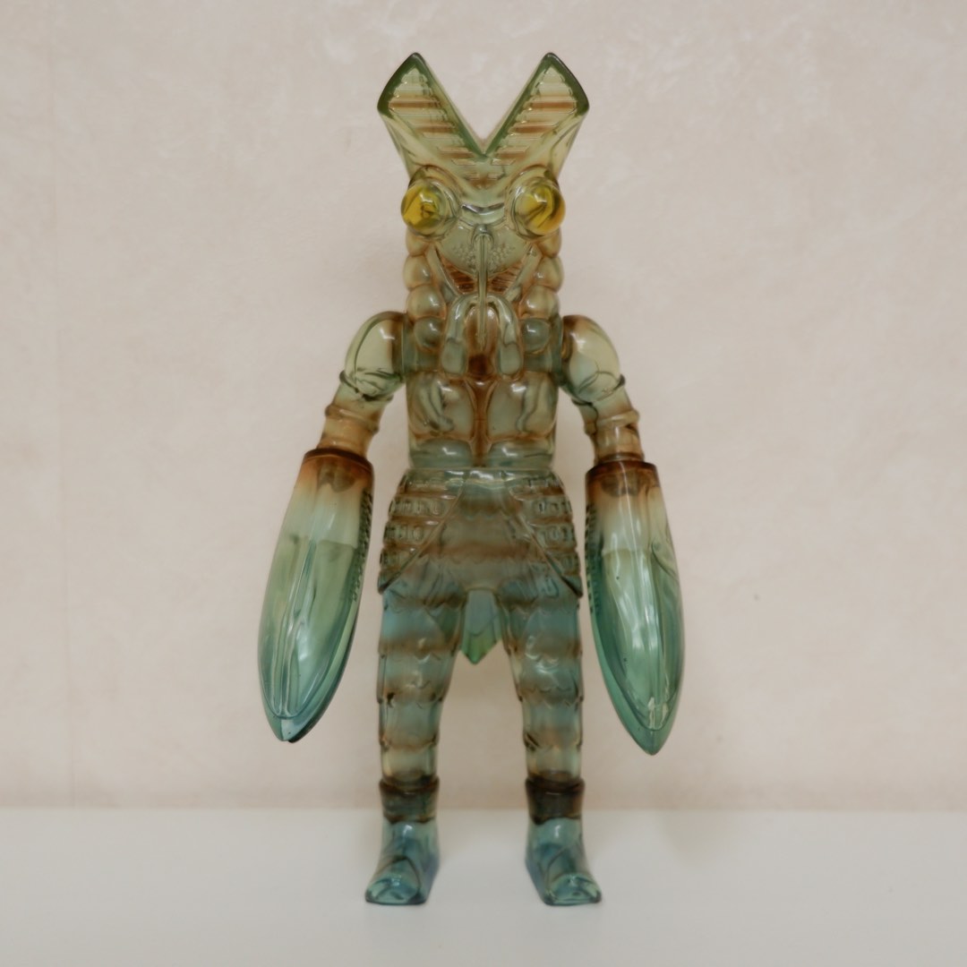 PLAYTOY 限定透明藍 Baltan 巴魯坦星人, 興趣及遊戲, 玩具 & 遊戲類 - Carousell