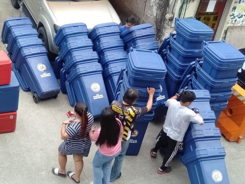 TRASH BIN ROLLER KING, Furniture & Home Living, Cleaning & Homecare ...