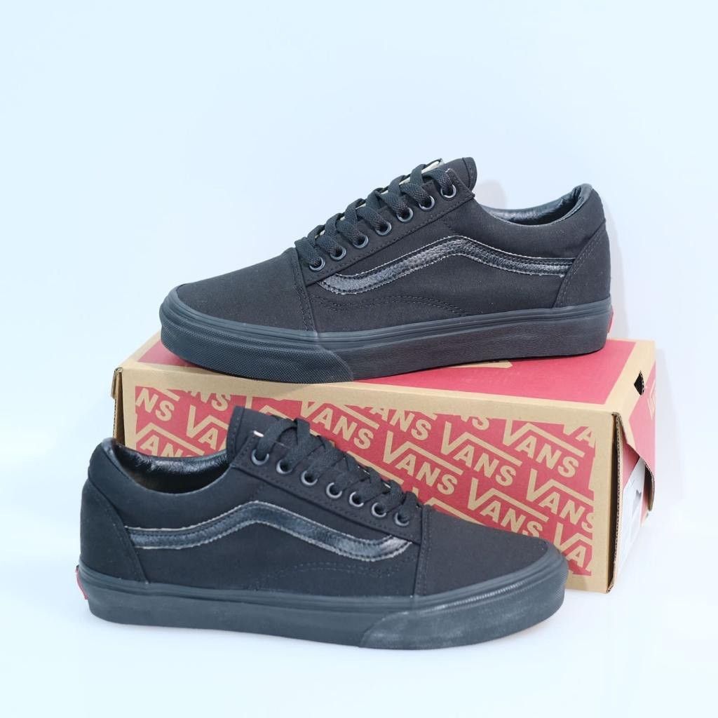 Vans Old Skool Classic All Black, Fesyen Pria, Sepatu , Sneakers di ...