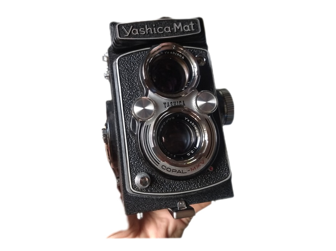 Yashica Mat TLR Mint, Photography, Cameras on Carousell