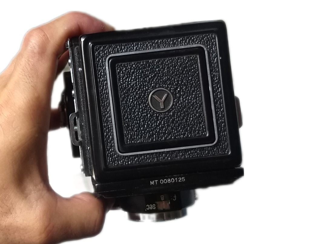 Yashica Mat TLR Mint, Photography, Cameras on Carousell
