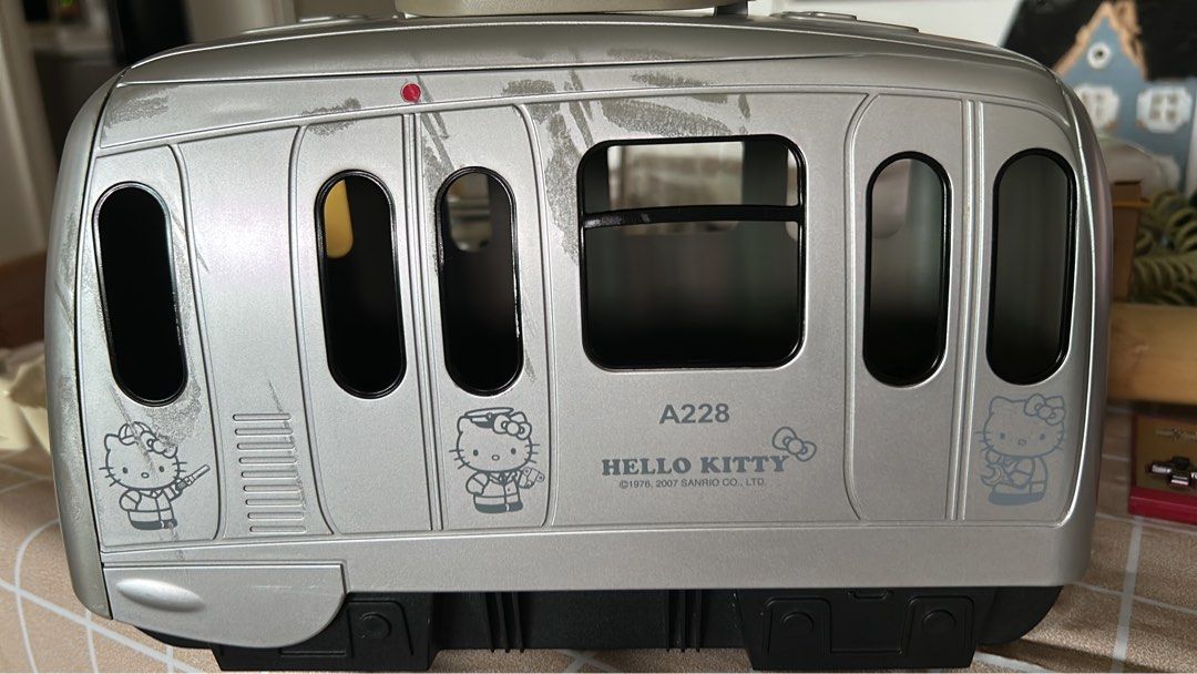 地鐵 Xhello kitty 列車, 興趣及遊戲, 收藏品及紀念品, 古董收藏 - Carousell