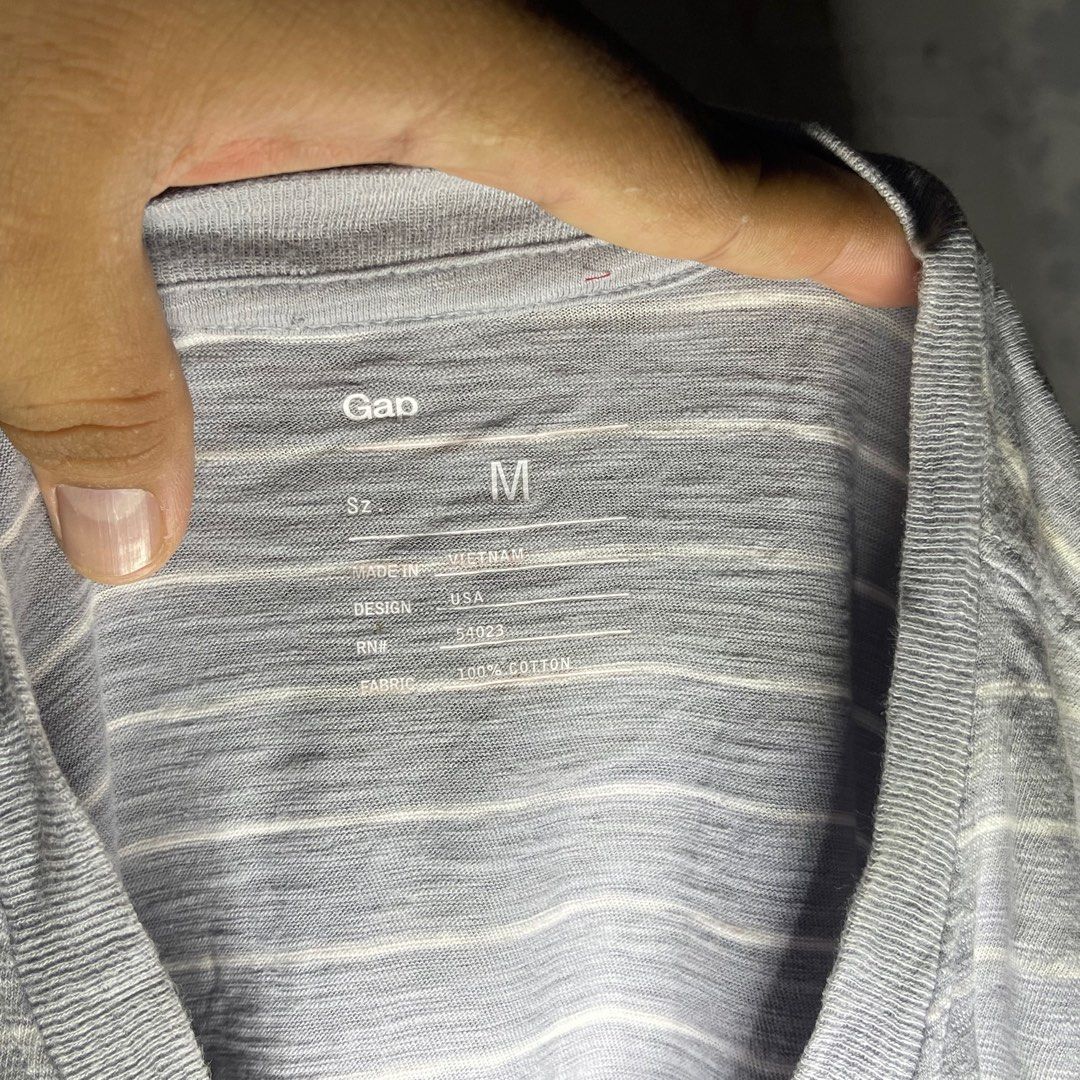 Baju GAP yang men"gap"kan hubungan., Men's Fashion, Tops & Sets, Tshirts & Polo Shirts on Carousell