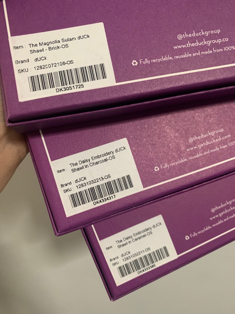 BNIB Authentic Duck Shawls, Women's Fashion, Muslimah Fashion, Hijabs ...