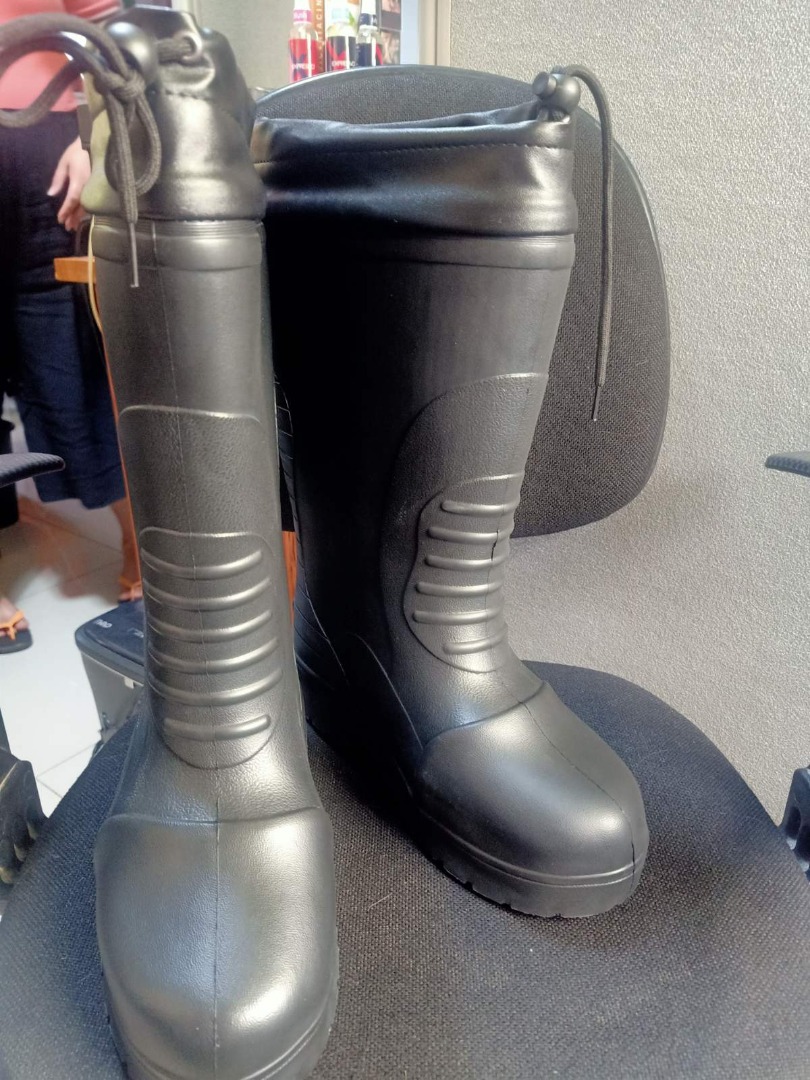 FREEZER BOOTS, Men's Fashion, Footwear, Boots on Carousell