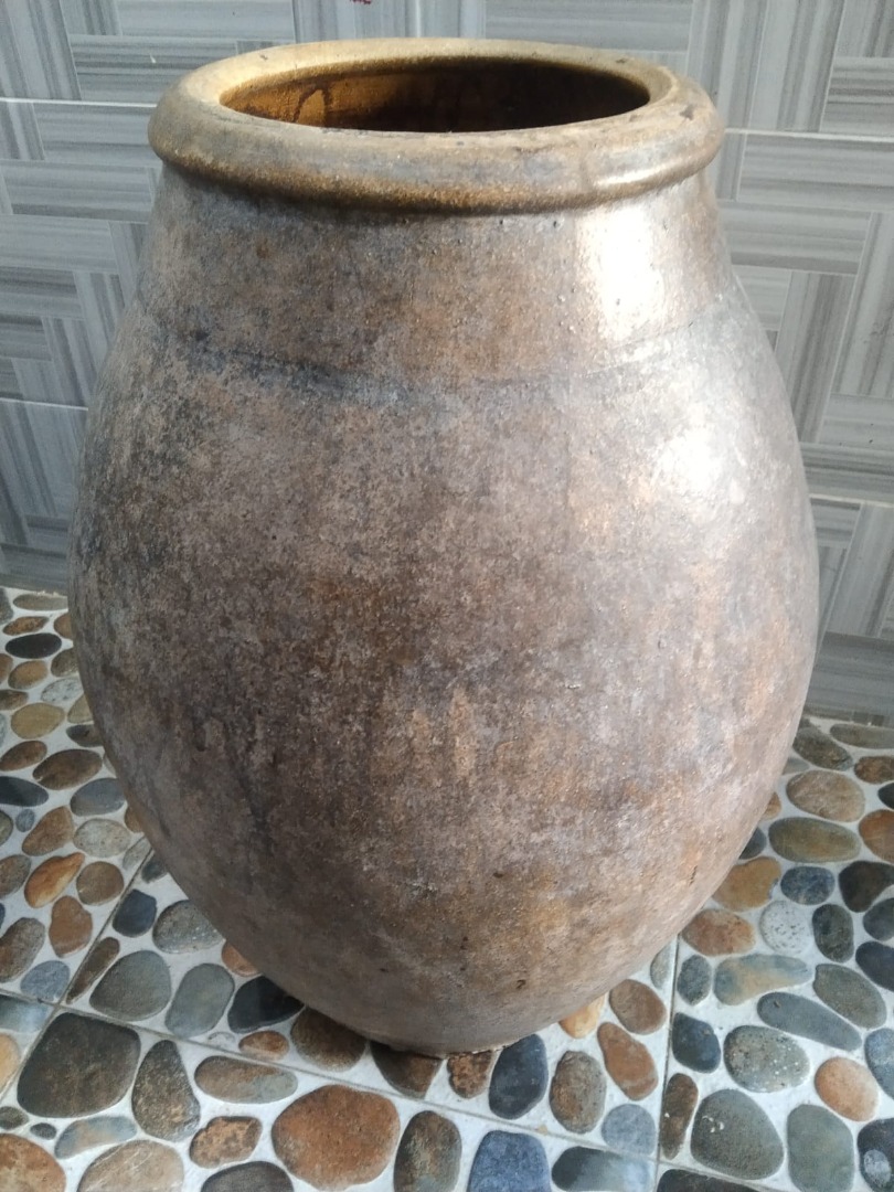 Gentong Tua Antik Kuno Jadul Antik, Antik, Pajangan di Carousell