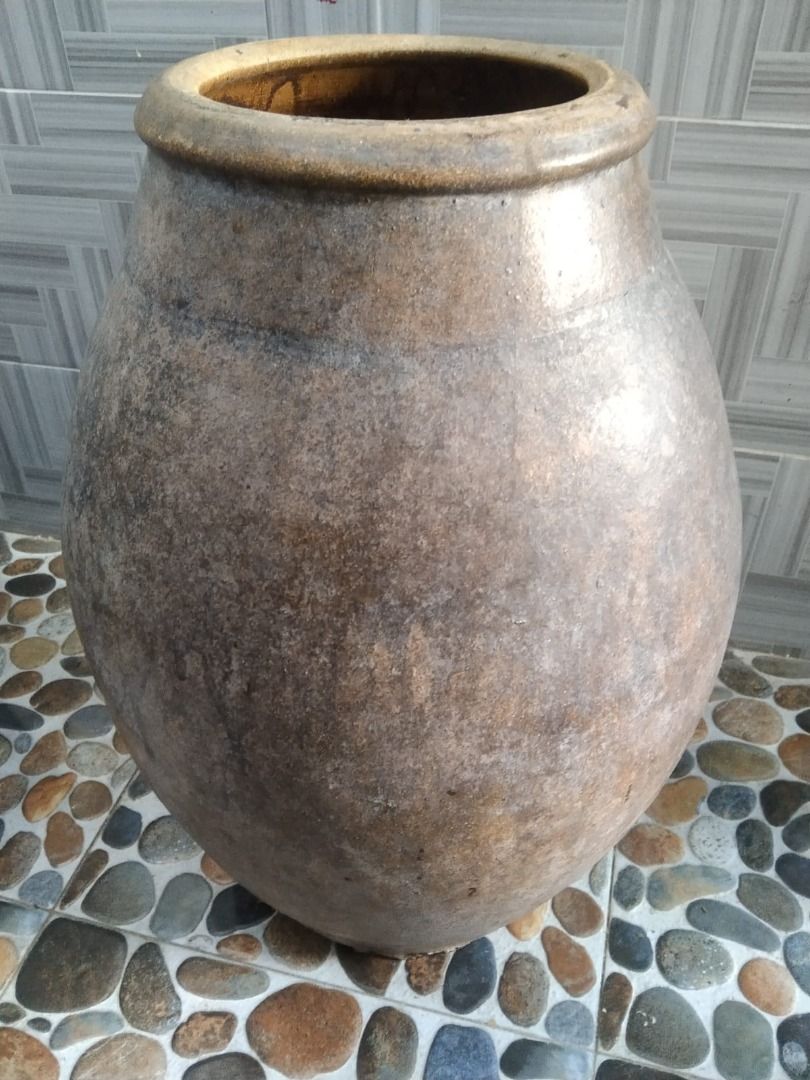 Gentong Tua Antik Kuno Jadul Antik, Antik, Pajangan di Carousell