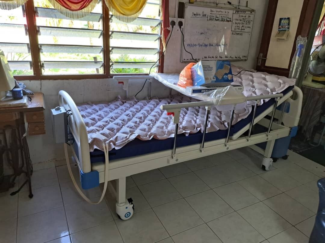 Katil hospital / hospital bed, Furniture & Home Living, Bedding ...