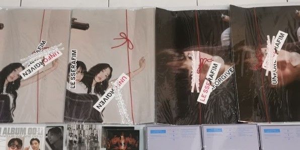 LE SSERAFIM - 1st Studio Album UNFORGIVEN Weverse album ver, Hobbies & Toys, Collectibles ...