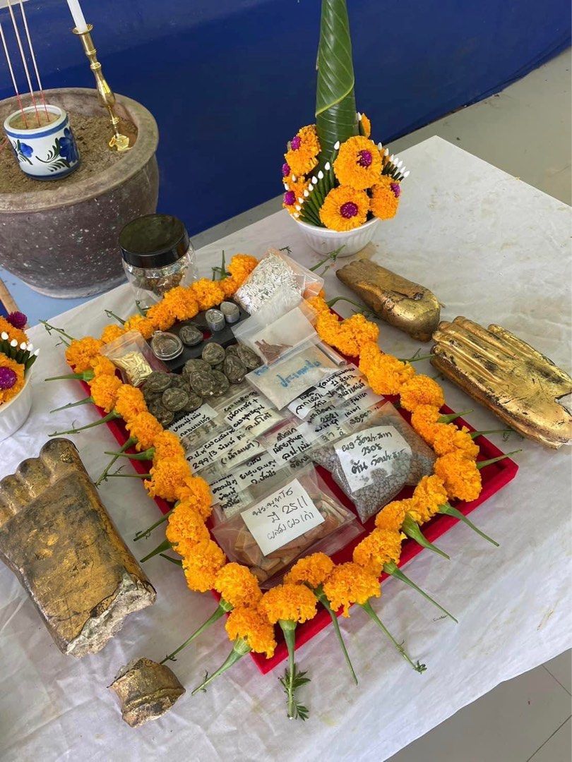 Lp Toh Phra Pidta Set Thi Siam Ner Kerson holy powder with Silver Takrut B.E2566, Hobbies & Toys ...