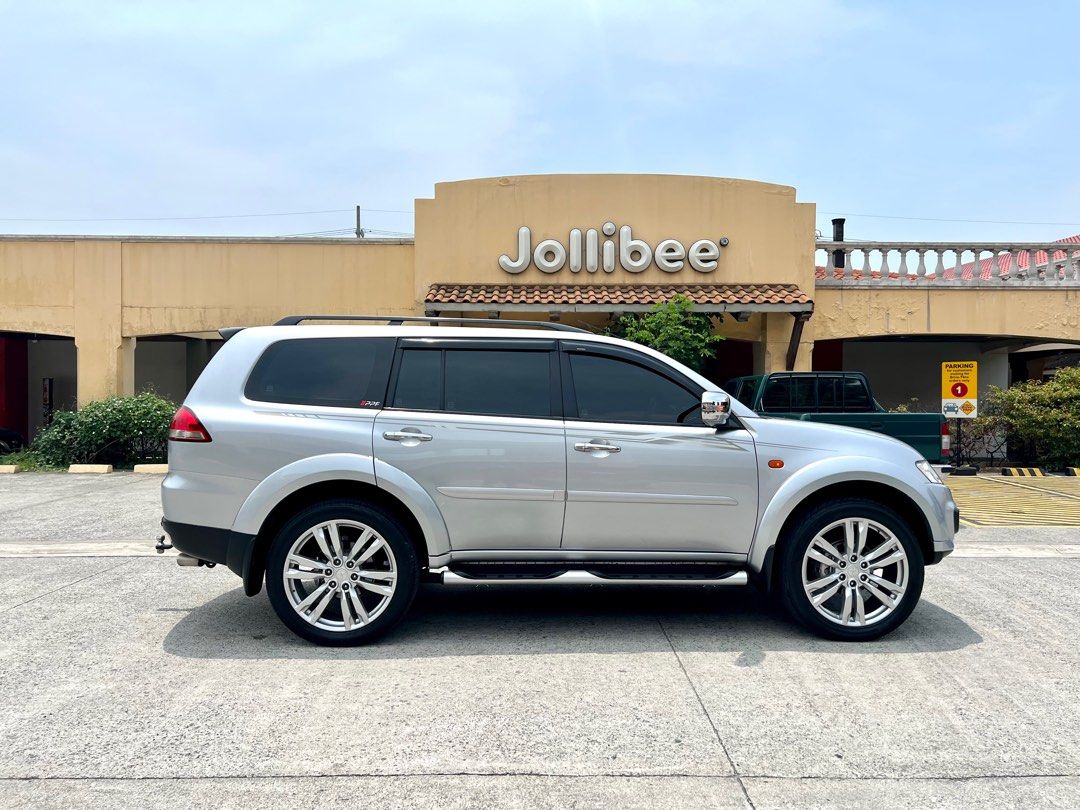 Mitsubishi Shogun OEM (BK) mags and tires on Carousell