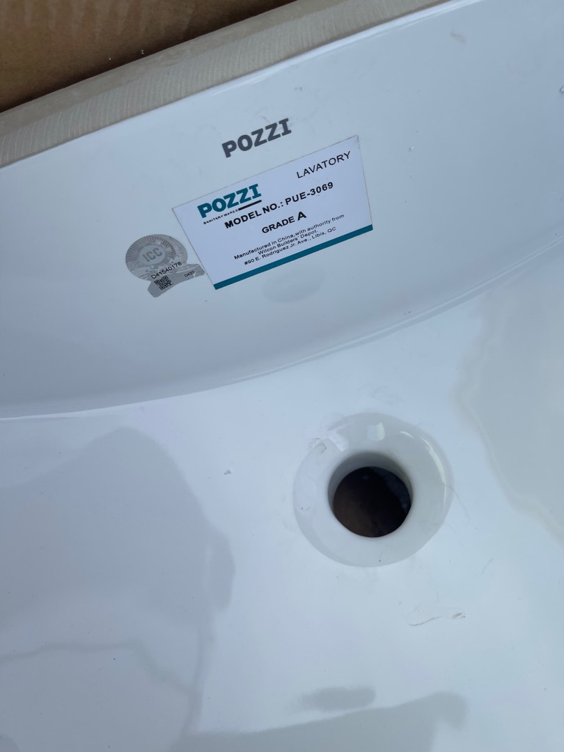 Pozzi bathroom sink on Carousell