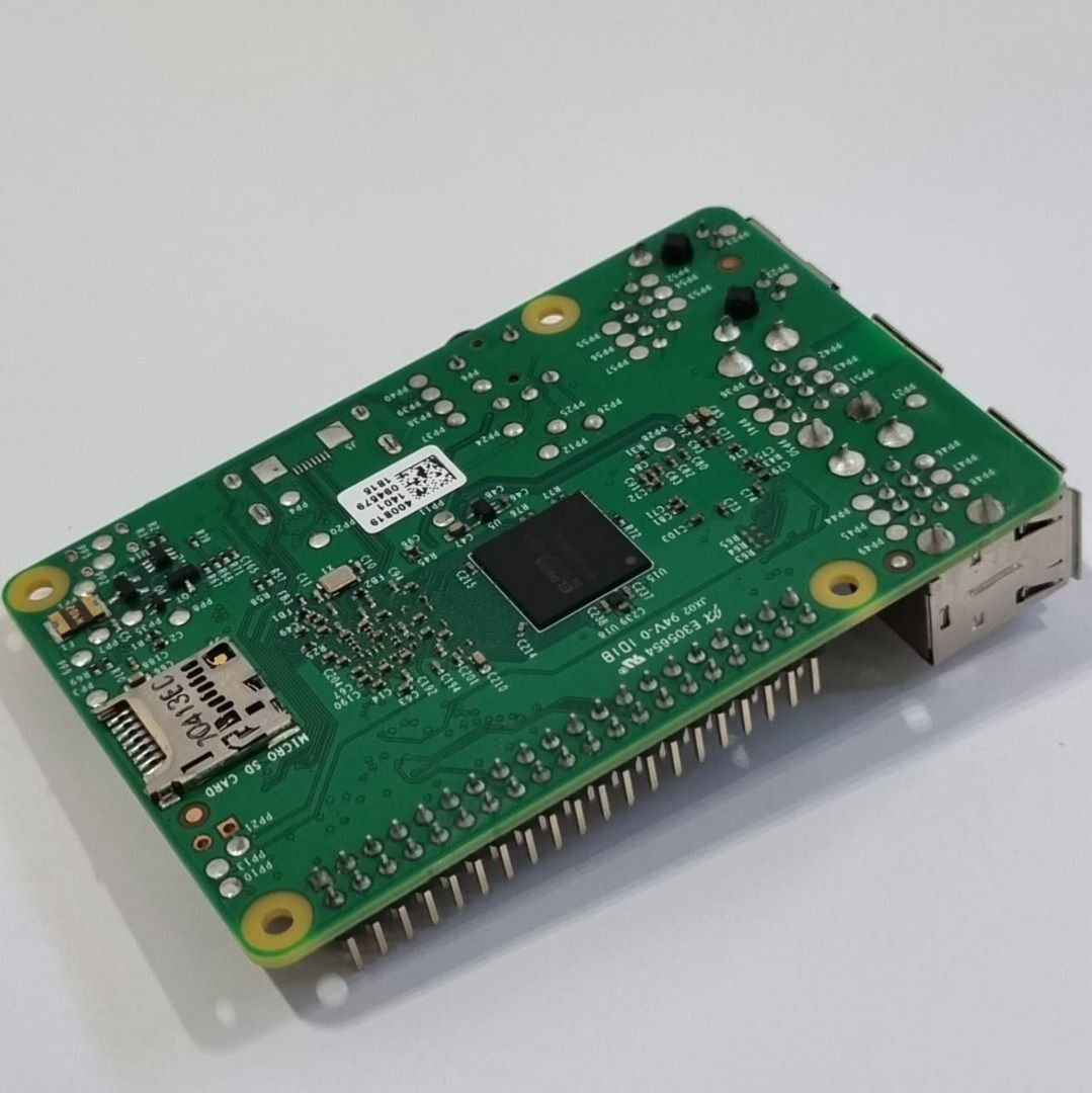 Raspberry Pi 2 Model B v1.2 with original packaging, Computers & Tech ...