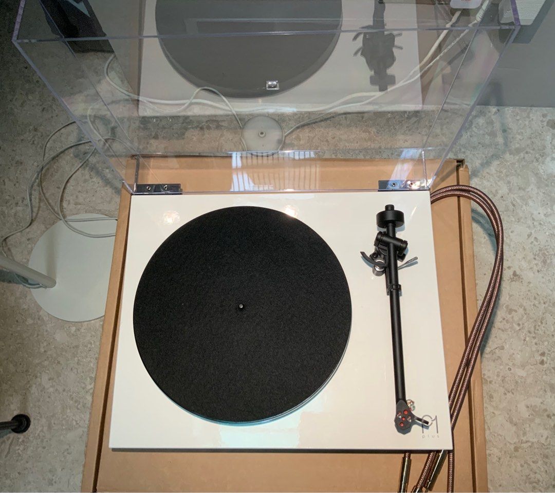Rega planar 1 Plus (P1 Plus) - turntable with integrated pre-amp ...