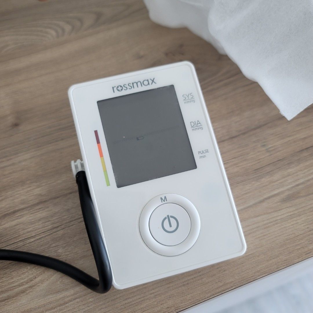 Rossmax blood pressure monitor Cf155, Health & Nutrition, Medical ...