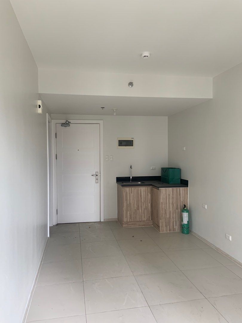 Circulo Verde Rush For Sale! Studio in Avila South Tower Libis Quezon ...