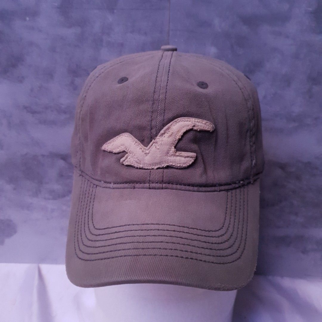 Simple Cap Hollister, Fesyen Pria, Aksesoris, Topi di Carousell